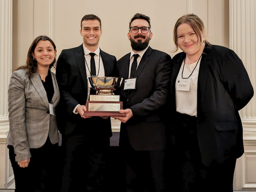 L'équipe de la Faculté de droit remporte 3 prix à la Coupe Sopinka ...
